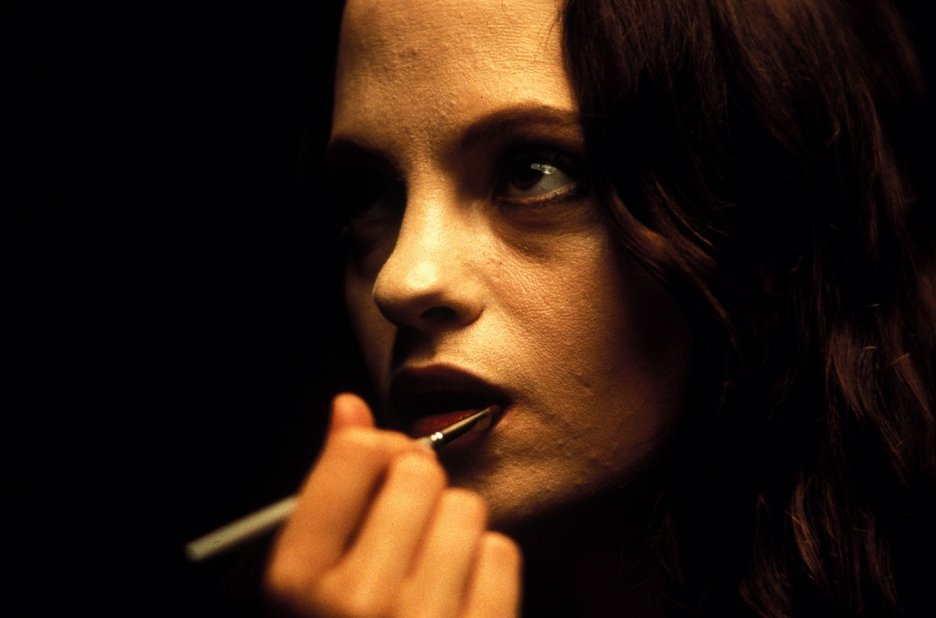 May - Die Schneiderin des Todes (2002) | Filmemacher*innen | ČSFD.cz