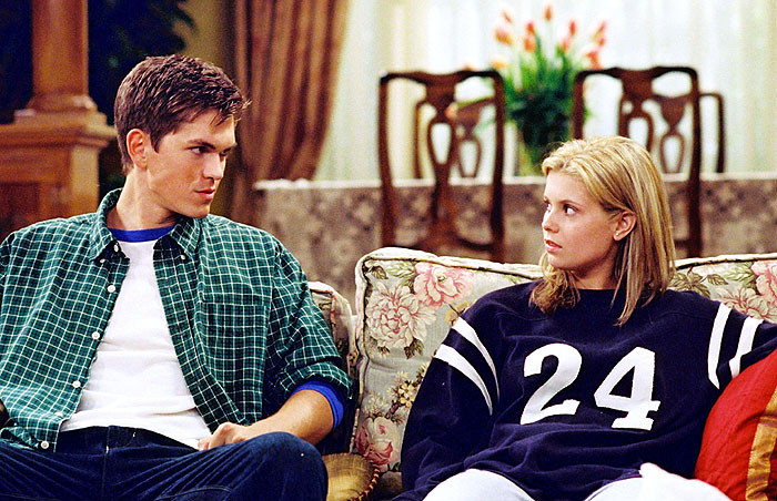 Deník zasloužilé matky - Je mi z tebe zle (S01E04) (2001) | ČSFD.cz