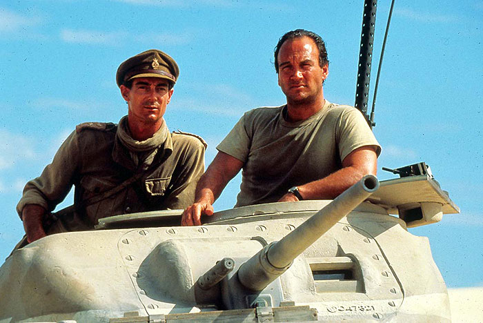 Sahara (1995) | Weetjes - Foutjes in film | ČSFD.cz
