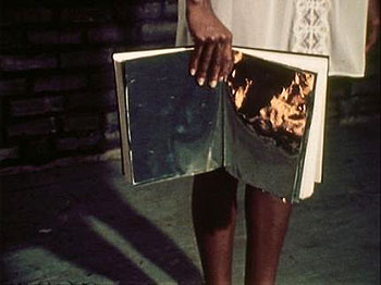 Smrtelná postel: Postel, která požírá (1977) | ČSFD.sk