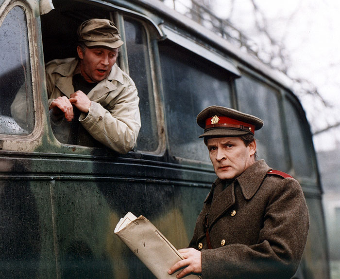 Třicet případů majora Zemana - Vyznavači ohně (S01E02) (1974) | ČSFD.cz