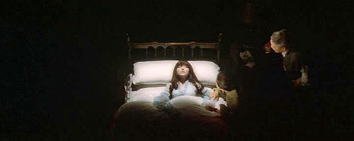 Yureiyashiki no Kyofu: Chi O Suu Ningyoo (1970) | ČSFD.cz