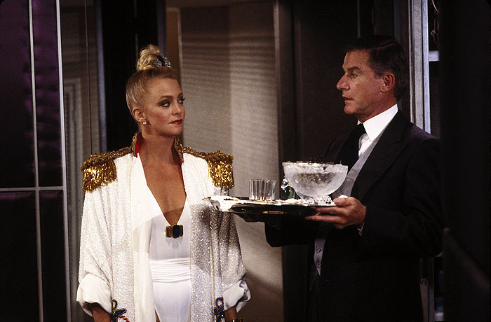 Cez palubu (1987) | ČSFD.sk