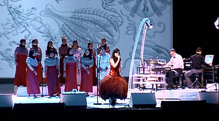 Björk at the Royal Opera House (2002) | ČSFD.cz