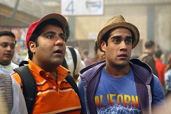 Haló, tady Indie - Training Day (E13) (2011) | ČSFD.cz