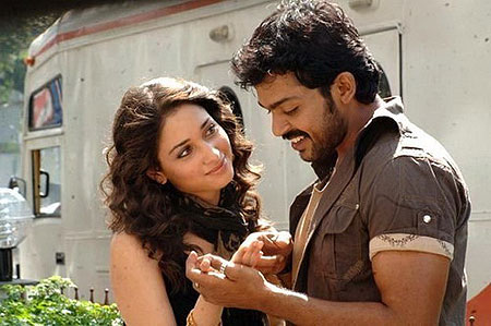 Paiyaa (2010) | ČSFD.cz