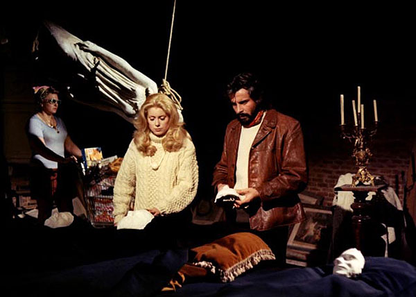 La Femme aux bottes rouges (1974) | ČSFD.cz