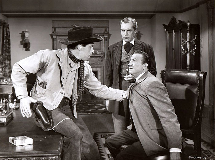 Michael Pate | Ciekawostki | ČSFD.cz