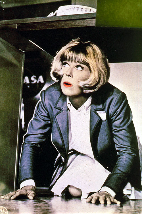 Loď se skleněným dnem (1966) | ČSFD.cz