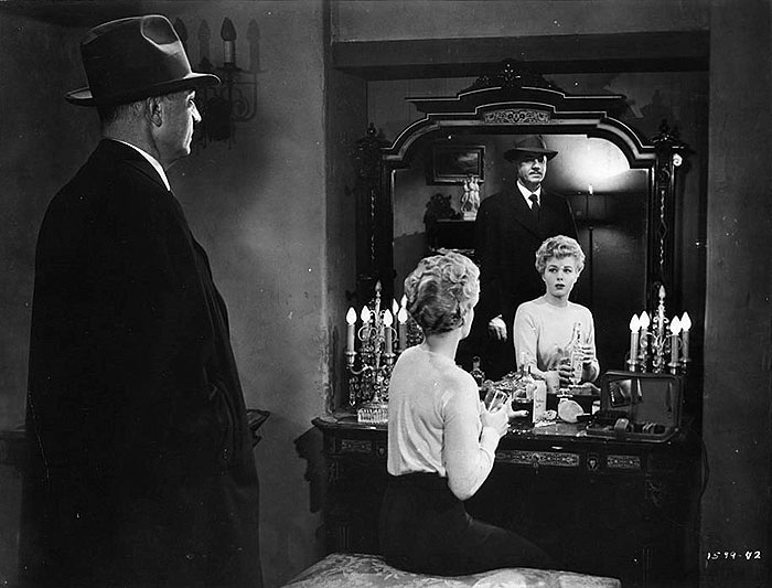 Take One False Step (1949) | ČSFD.cz