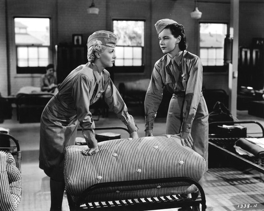 Keep Your Powder Dry (1945) | Galerie - Z filmu | ČSFD.cz