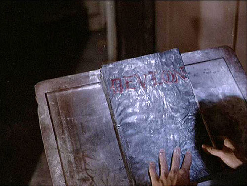 Cementerio del terror (1985) | ČSFD.cz