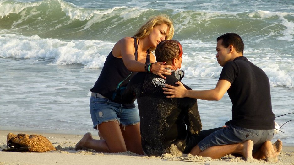 Když žraloci útočí (2012) | ČSFD.cz