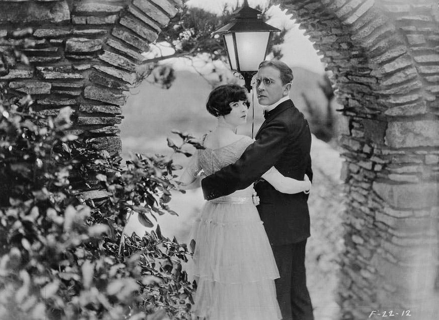 Married Alive (1927) | ČSFD.cz