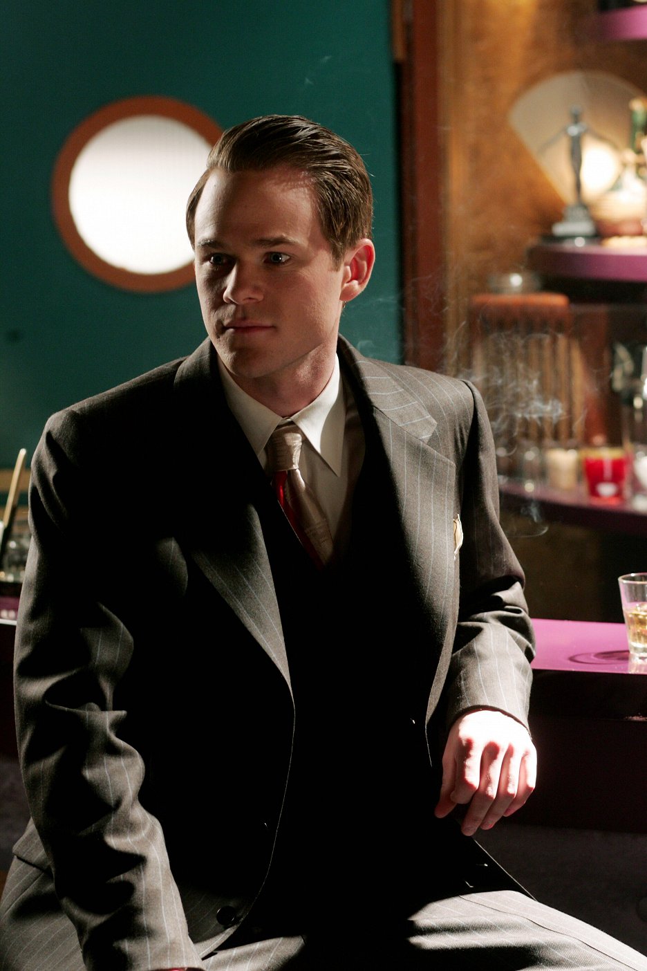 Smallville - Noir (S06E20) (2007) | ČSFD.cz