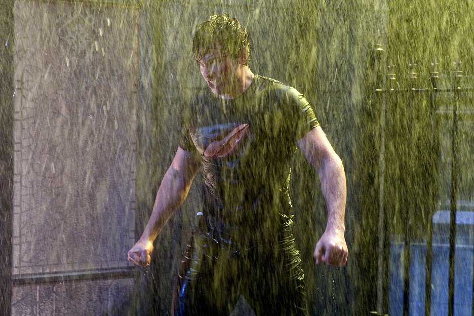 Smallville - Spása (S09E21) (2010) | ČSFD.cz