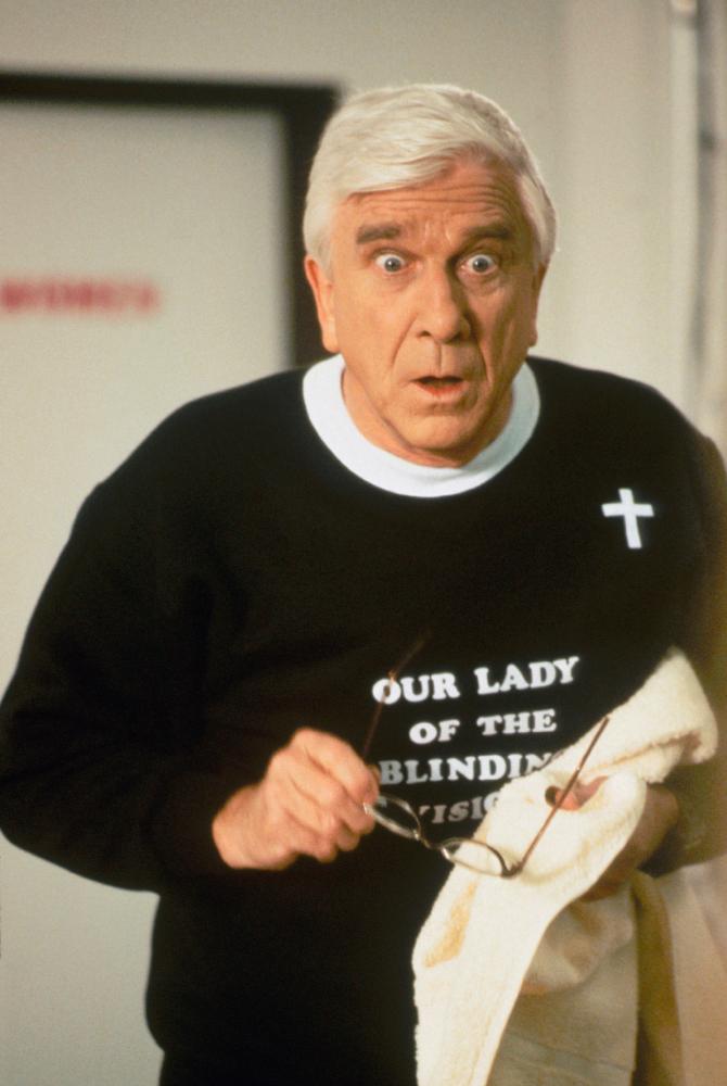 Bláznivý exorcista (1990) | ČSFD.cz