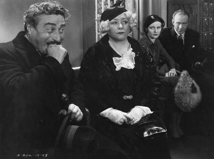 Death Flies East (1935) | ČSFD.cz