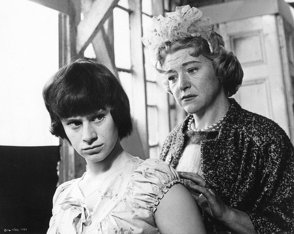 Dora Bryan | ČSFD.cz