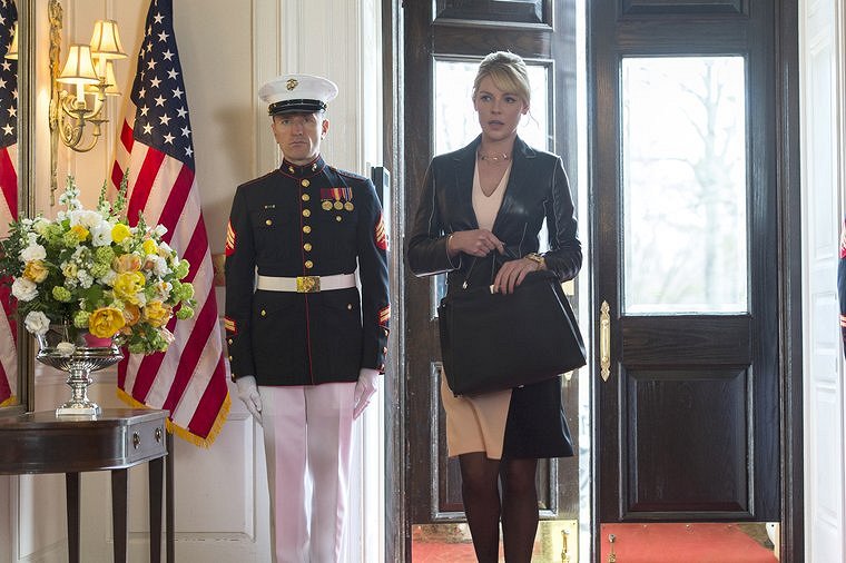 Ve službách CIA - Pilot (E01) (2014) | ČSFD.cz