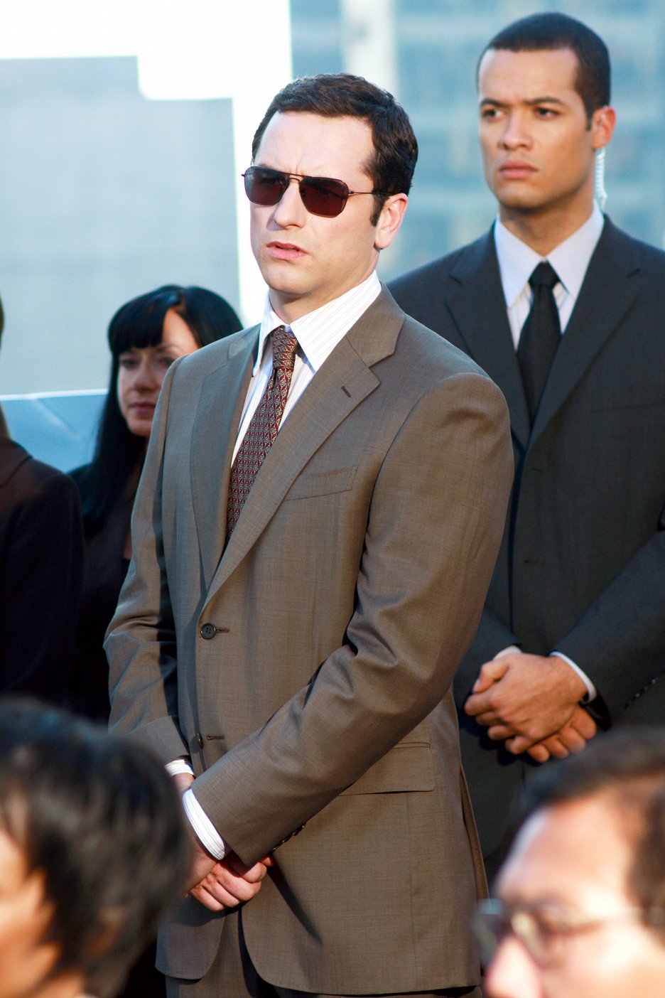 Brothers & Sisters - Troubled Waters: Part 1 (S03E16) (2009) | ČSFD.cz