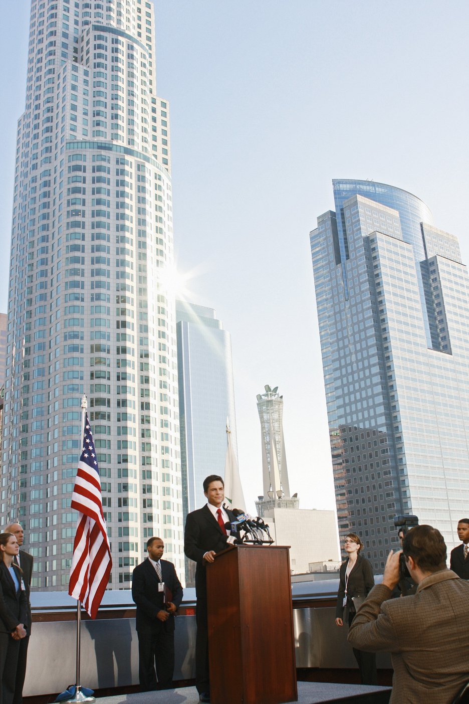 Brothers & Sisters - Troubled Waters: Part 1 (S03E16) (2009) | ČSFD.cz