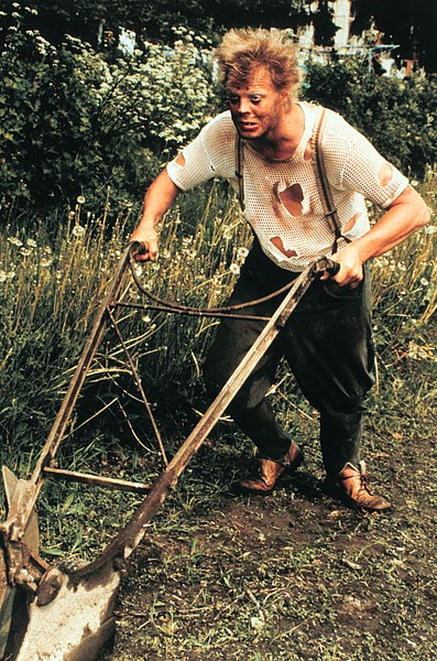 Uuno Turhapuro muuttaa maalle (1986) | ČSFD.cz