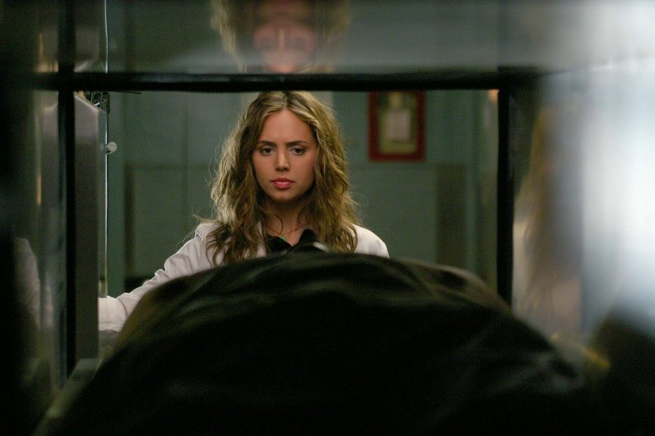 Volání mrtvých - Putting Out Fires (S01E02) (2003) | ČSFD.cz