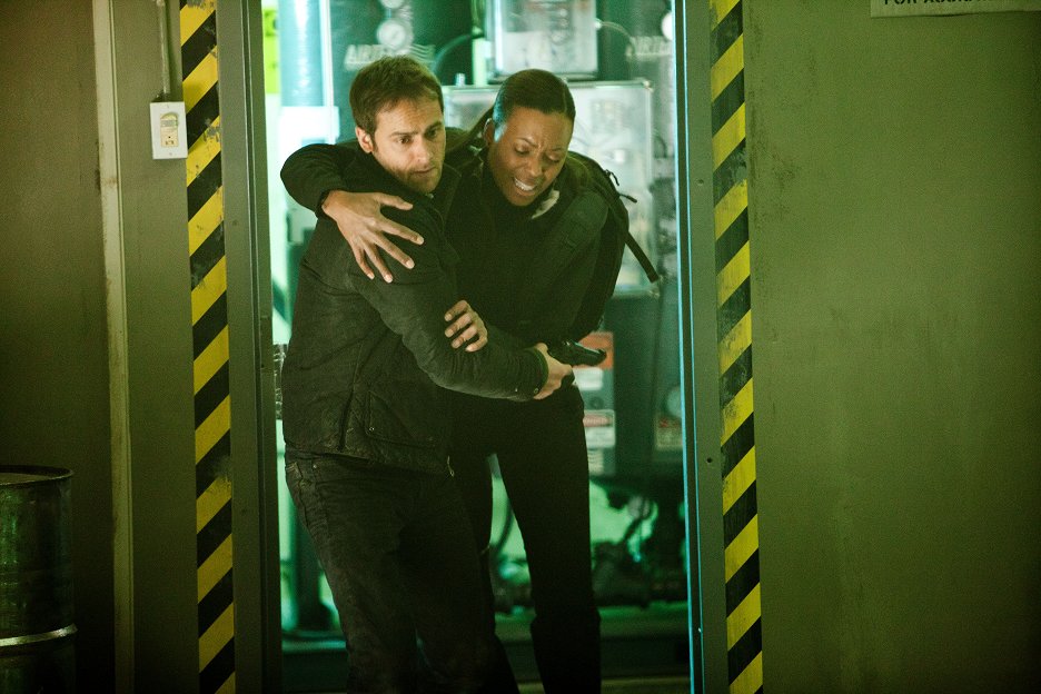 Agent bez minulosti - The Bunker (S01E11) (2011) | ČSFD.cz