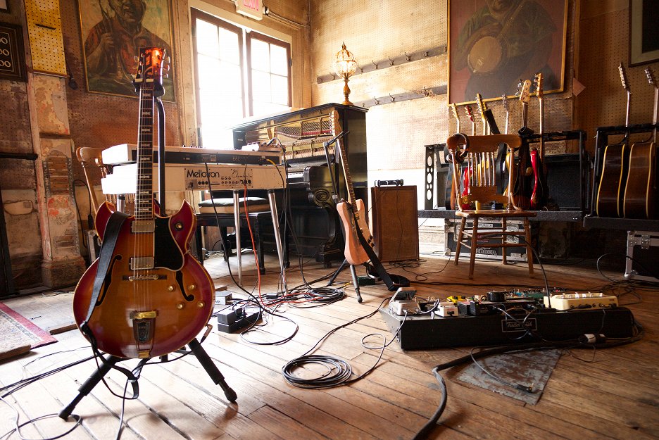 Foo Fighters: Sonic Highways - osm legend (2014) | ČSFD.cz