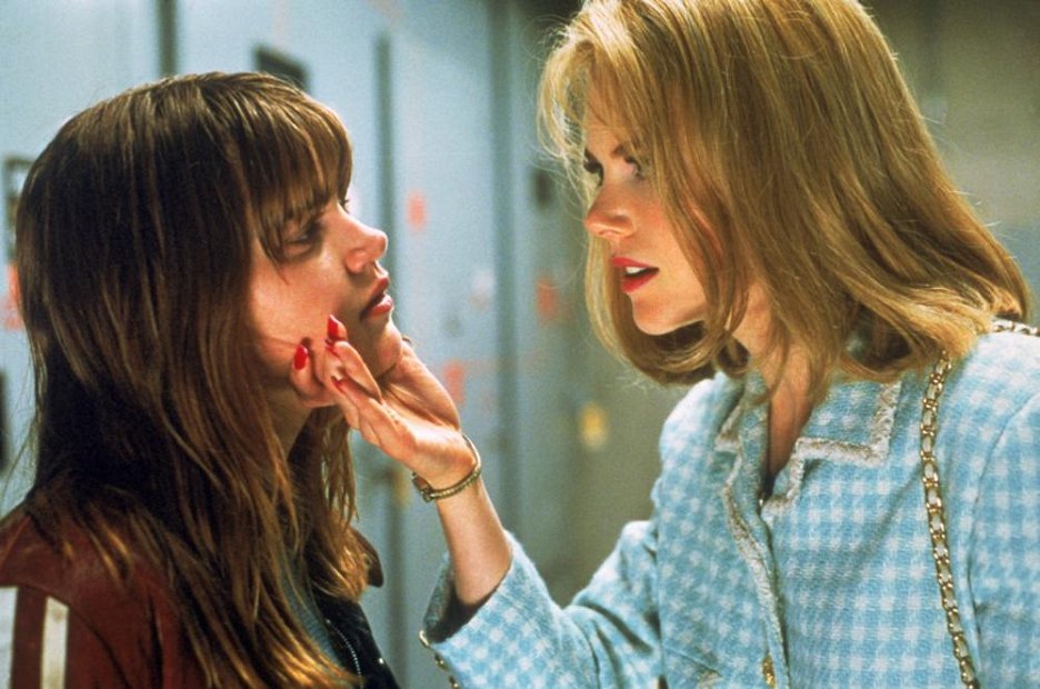 Alison Folland | Ciekawostki | ČSFD.cz