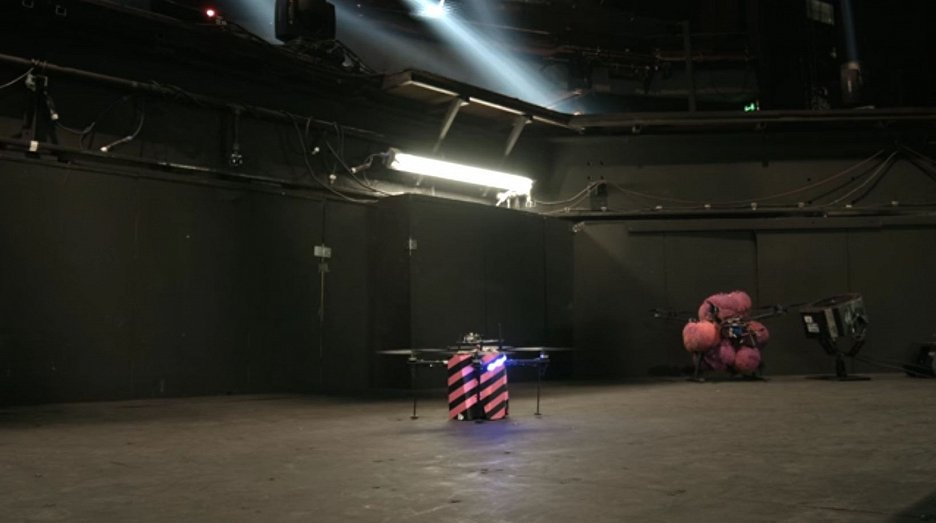 Loop>>60Hz: Transmissions from the Drone Orchestra (2014) | ČSFD.cz