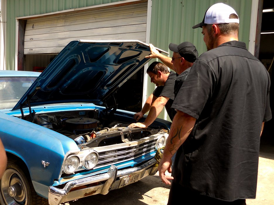 Misfit Garage (2014) | ČSFD.cz