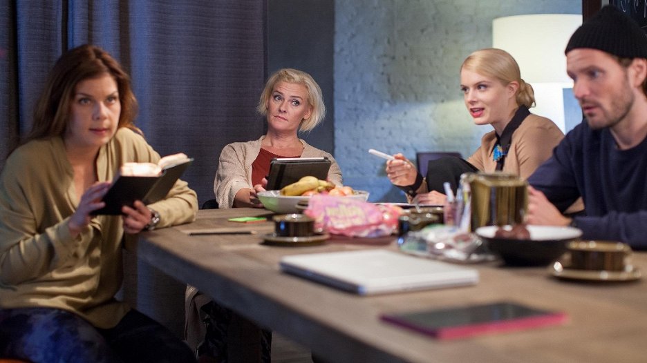 Hinnalla millä hyvänsä - Uusi identiteetti (E02) (2015) | ČSFD.cz