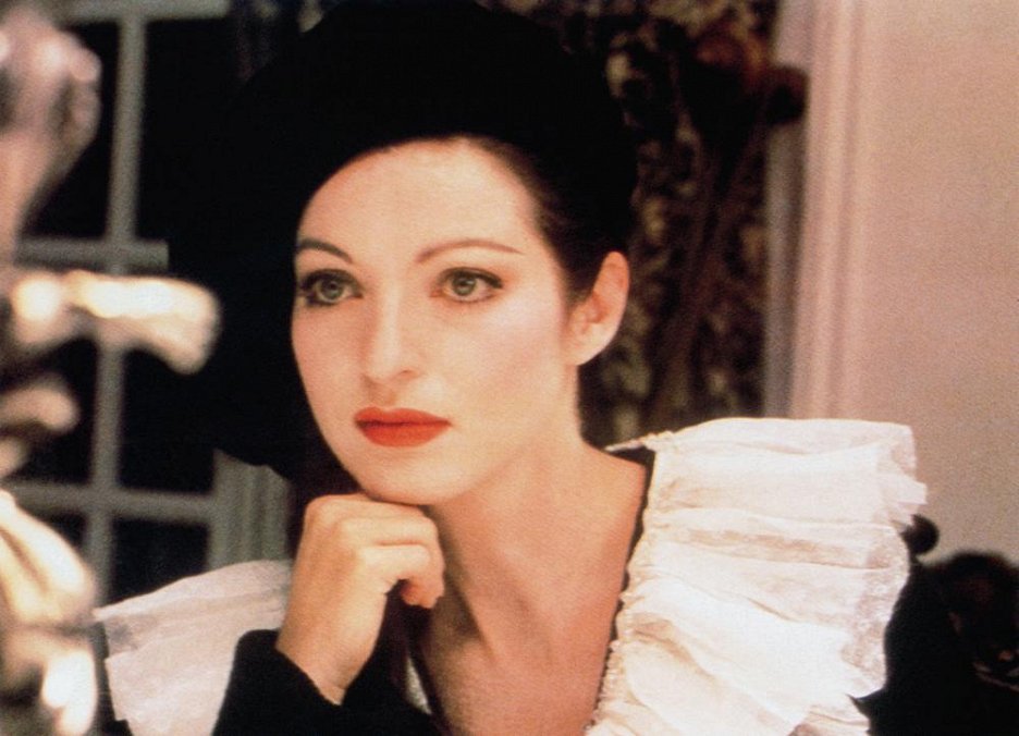 Chanel Solitaire (1981) | ČSFD.sk