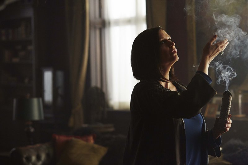 Bitten - Dead Meat (S02E04) (2015) | ČSFD.cz