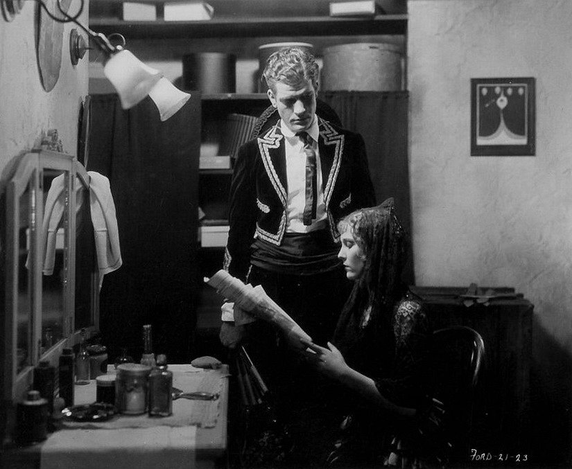 Upstream (1927) | ČSFD.cz