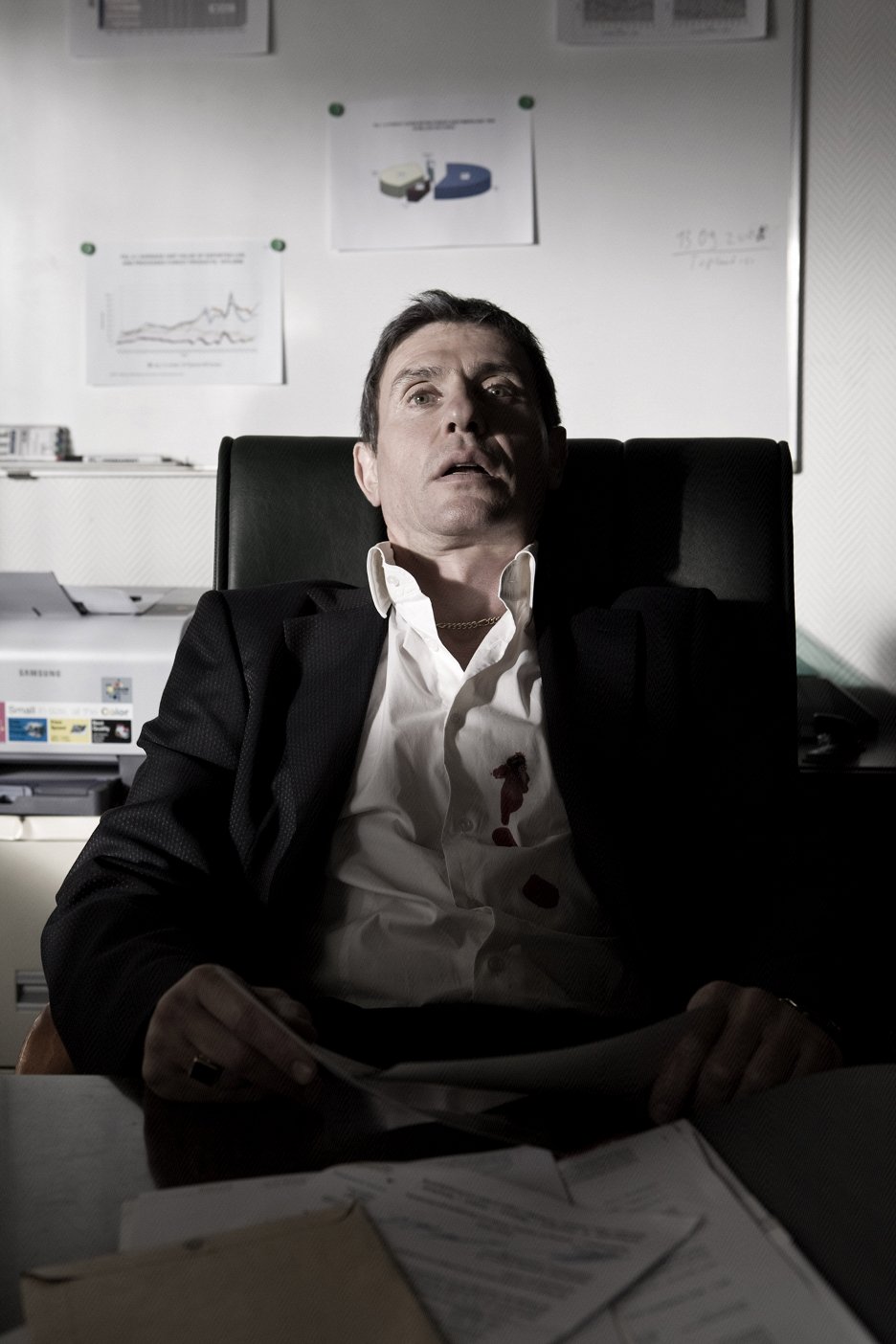 Sari Saten - Der gelbe Satin (2009) | ČSFD.cz