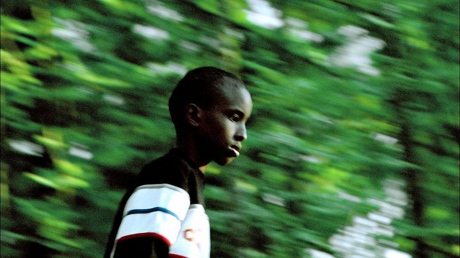 Pitkin tietä pieni lapsi (2004) | ČSFD.cz