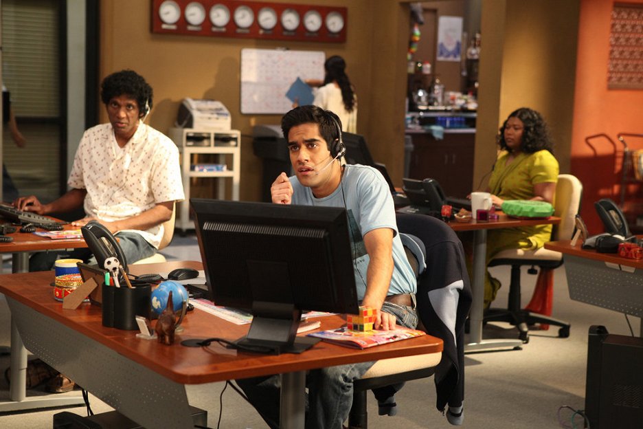 Haló, tady Indie - Homesick to My Stomach (E10) (2010) | ČSFD.cz