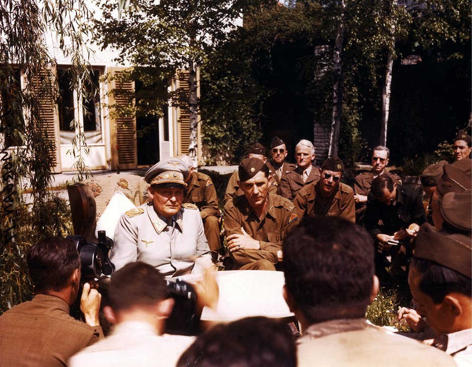 Hitler: Germany's Fatal Attraction (2015) | Episodes | ČSFD.cz