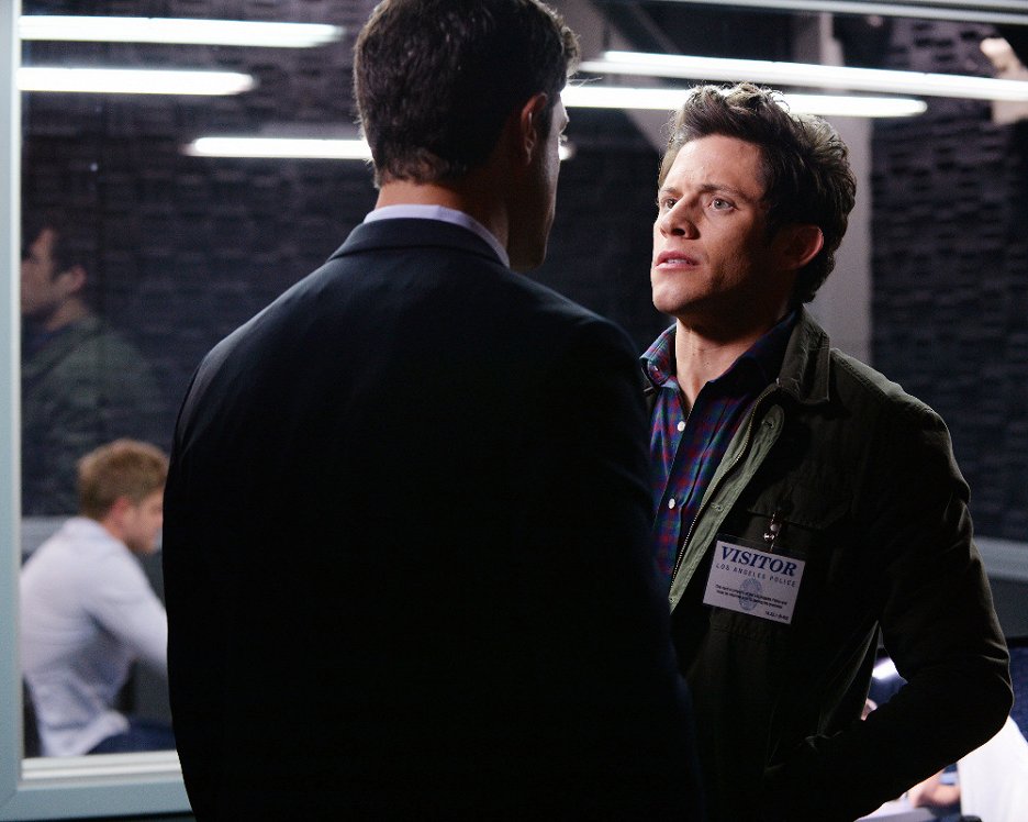 Stitchers - Connections (S01E03) (2015) | ČSFD.cz