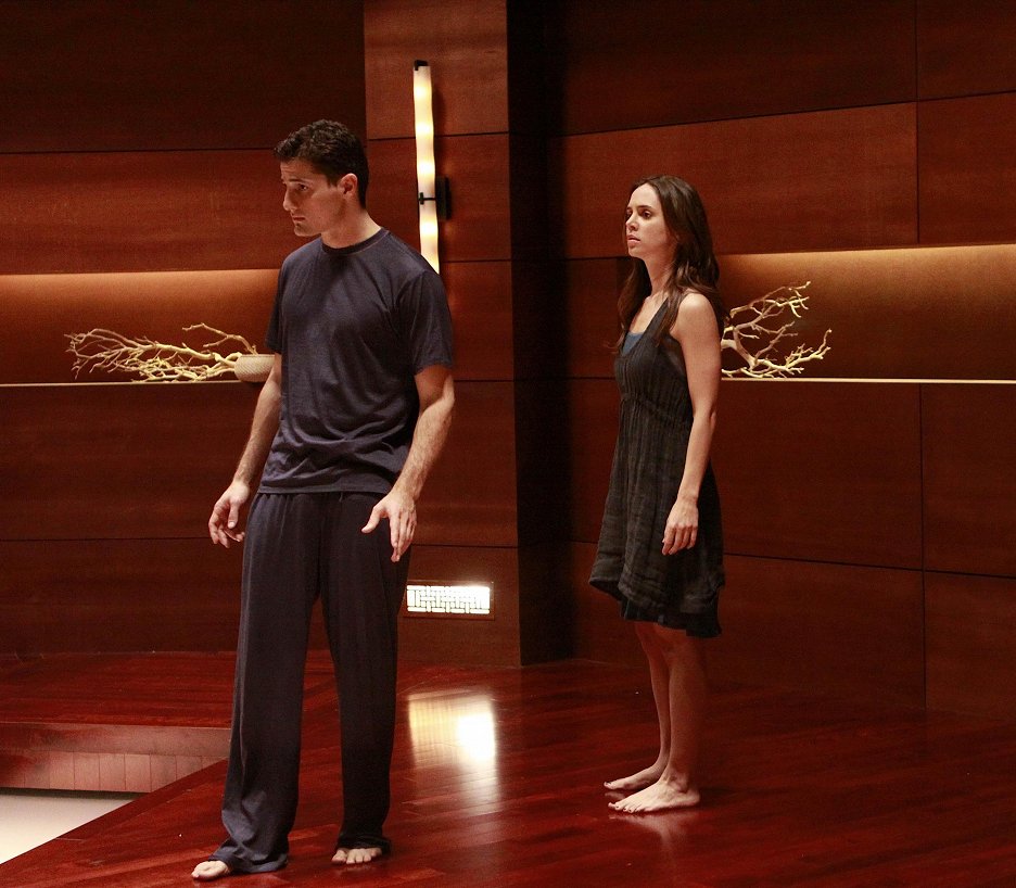 Dům loutek - Nevyřízené účty (S01E09) (2009) | ČSFD.cz