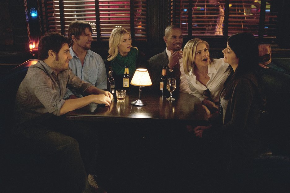 Šťastní až do smrti - The Code War (S02E07) (2011) | ČSFD.cz