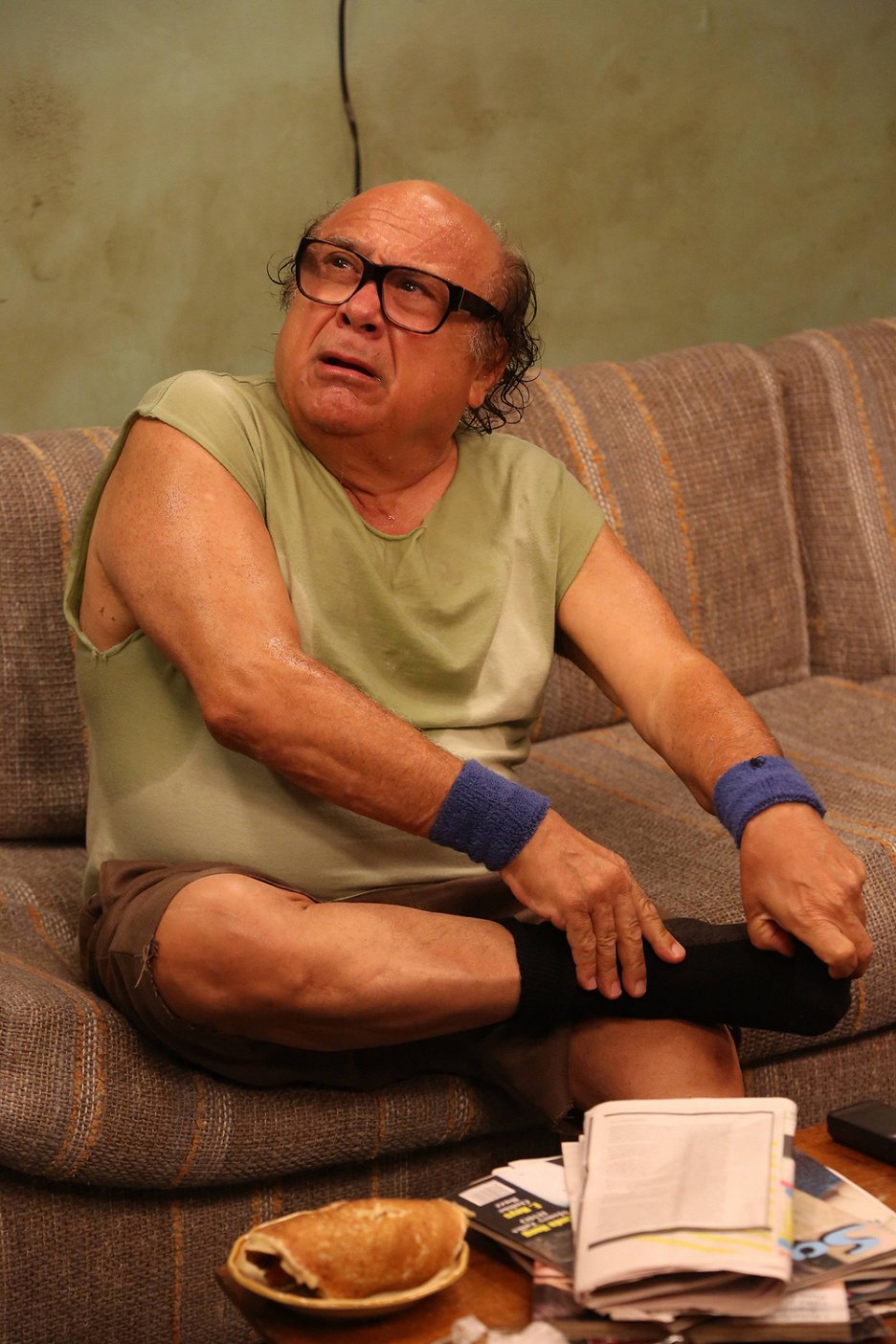 It's Always Sunny in Philadelphia - Frank odchází do důchodu (S10E09 ...