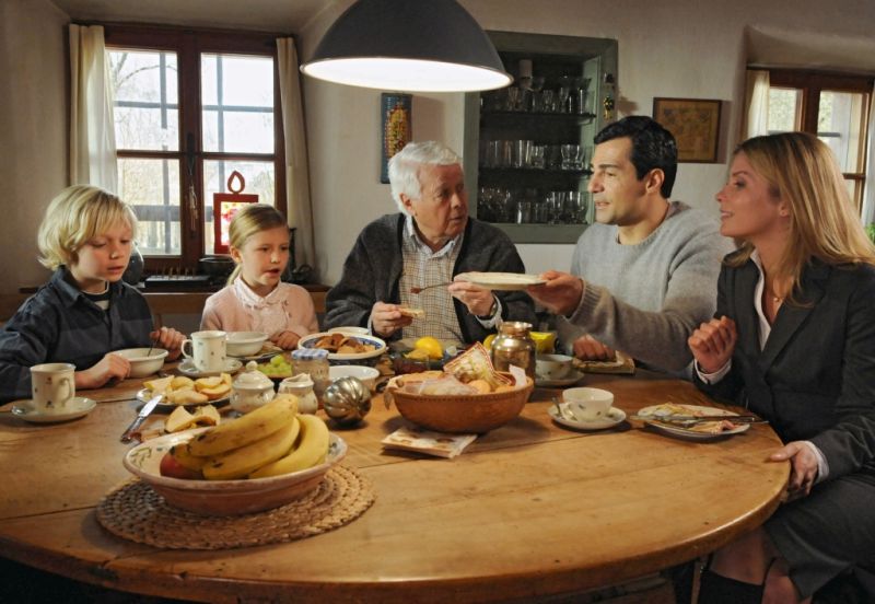 Láska přichází o Vánocích (2010) | ČSFD.cz