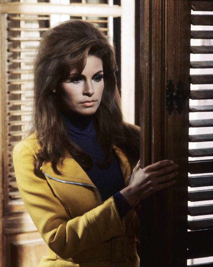 Fathom (1967) | ČSFD.cz