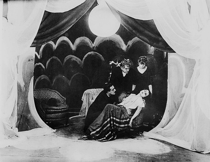 The Cabinet of Dr. Caligari (1920) | ČSFD.cz