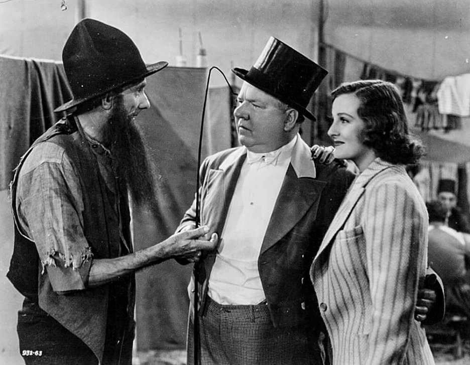 You Can't Cheat an Honest Man (1939) | ČSFD.cz