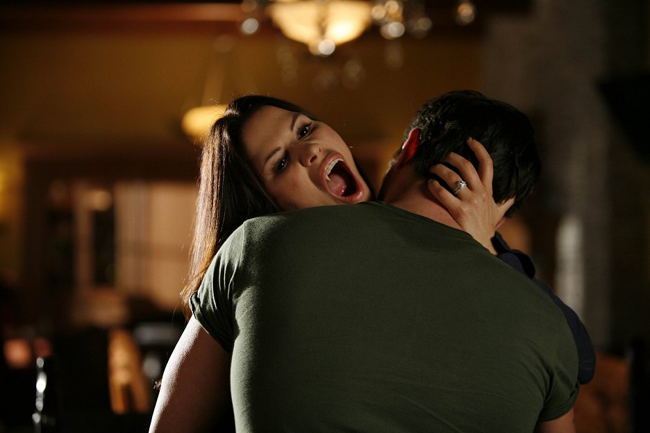 Za branou - Pilot (E01) (2010) | ČSFD.cz